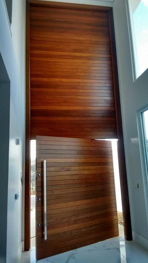 Porta Painel de Madeira | Uma nova tendência de Porta Pivotante!