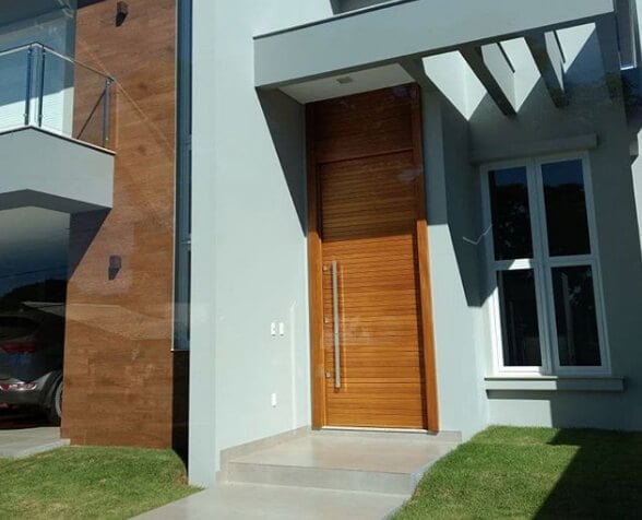 Porta Alta de Madeira | Uma nova tendência em Porta Pivotante!